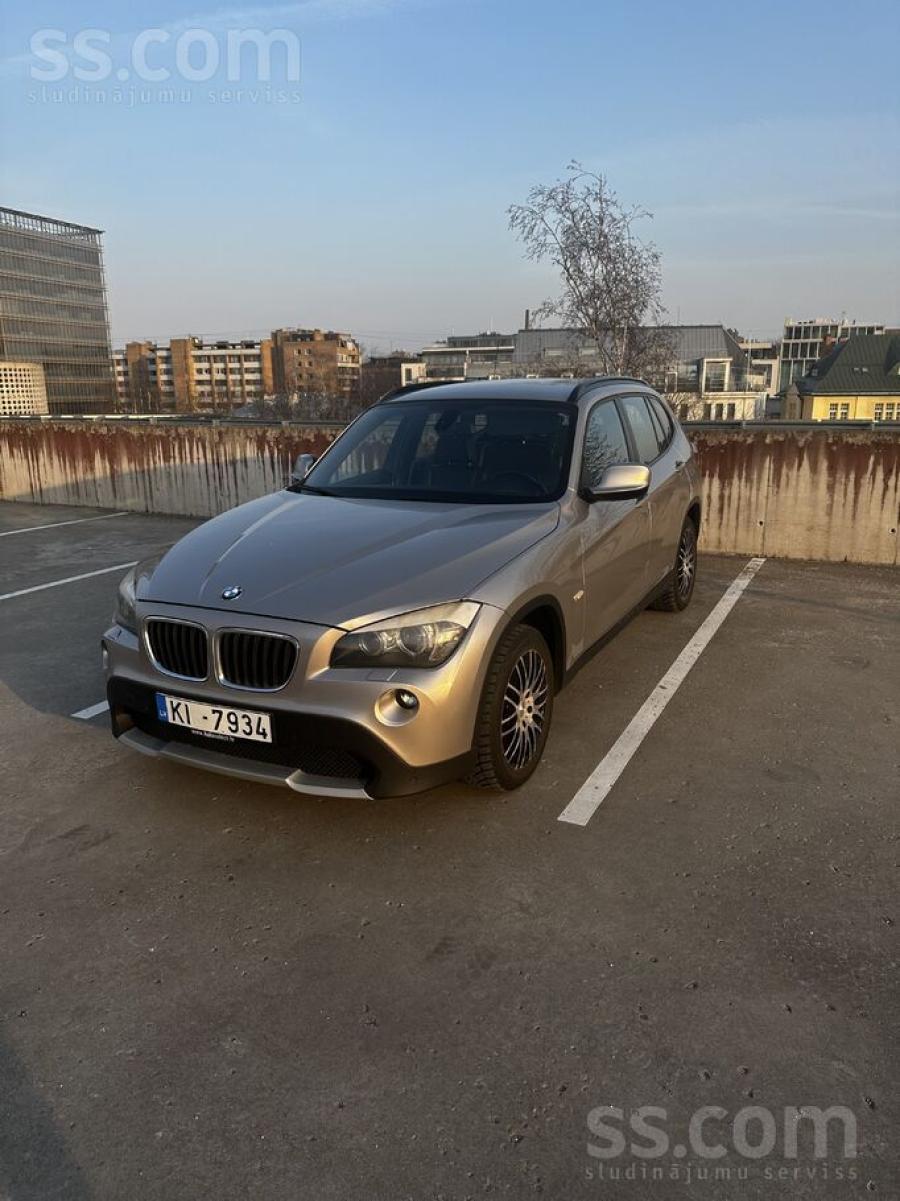 Grey BMW X1 2011 in Riga, with an engine capacity of 2.00 L and mileage of 292 thousand km for 8000 €, photo 1 on AUTOMOTO.COM.LV