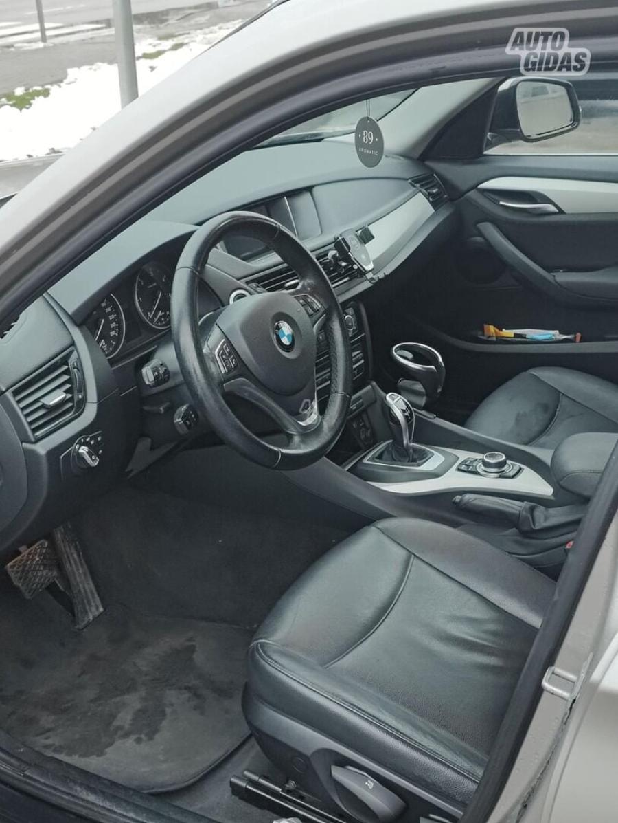 Grey BMW X1 2012 in Kaunas, with an engine capacity of 2.00 L and mileage of 253 thousand km for 6500 €, photo 4 on AUTOMOTO.COM.LV