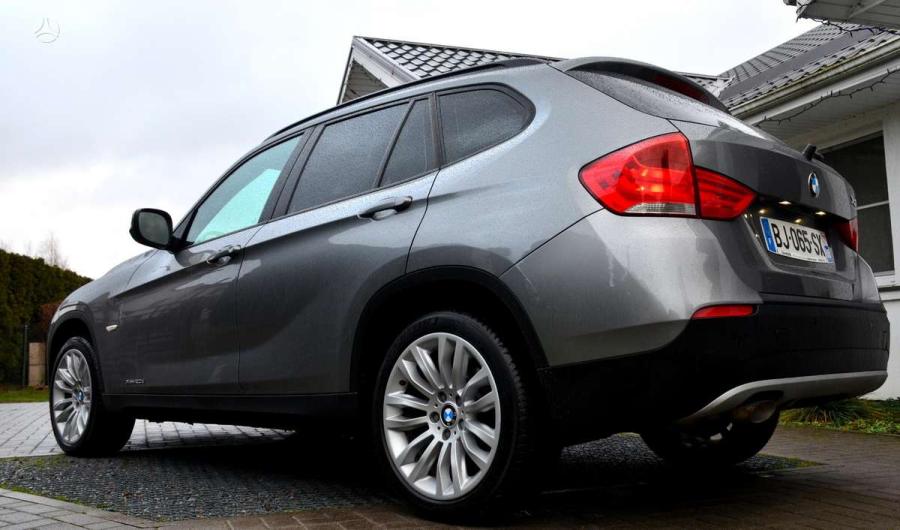 Grey BMW X1 2012 in Kaunas, with an engine capacity of 2.00 L and mileage of 282 thousand km for 7800 €, photo 3 on AUTOMOTO.COM.LV