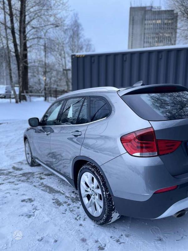 Grey BMW X1 2012 in Vilnius, with an engine capacity of 2.00 L and mileage of 296 thousand km for 7300 €, photo 3 on AUTOMOTO.COM.LV