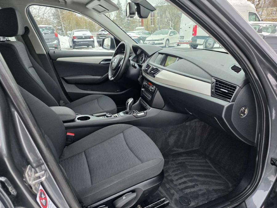 Grey BMW X1 2012 in Telschi, with an engine capacity of 2.00 L and mileage of 251 thousand km for 9200 €, photo 19 on AUTOMOTO.COM.LV