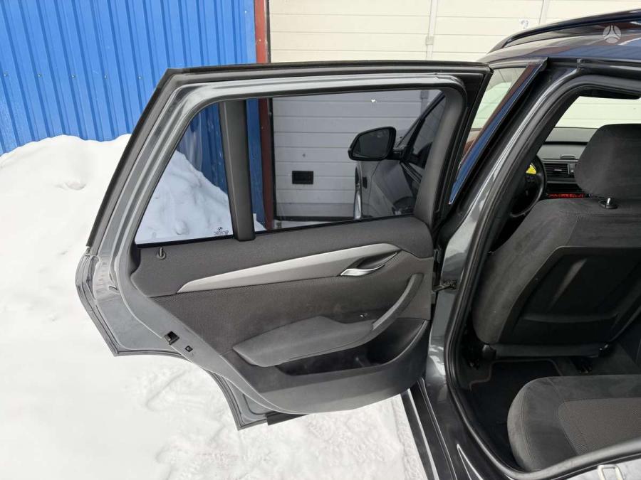Pelēks BMW X1 2012 Prienai, ar dzinēja tilpumu 2.00 L un nobraukumu 211 tūkst. km par 8950 €, foto 32 vietnē AUTOMOTO.COM.LV