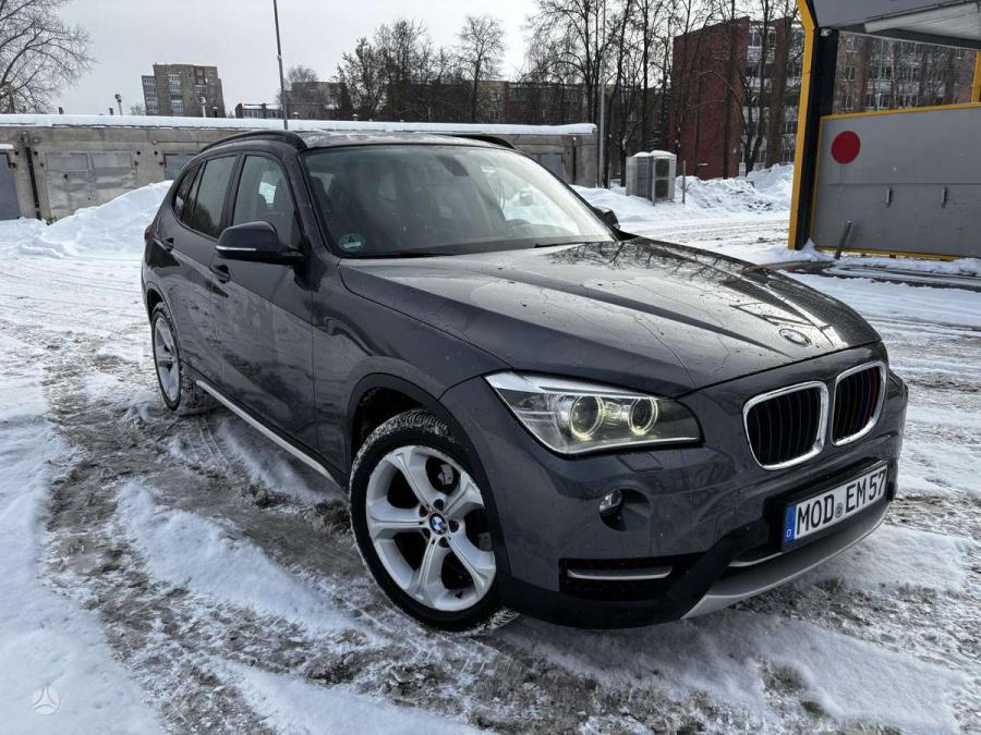 Grey BMW X1 2012 in Panevezys, with an engine capacity of 2.00 L and mileage of 245 thousand km for 8450 €, photo 1 on AUTOMOTO.COM.LV