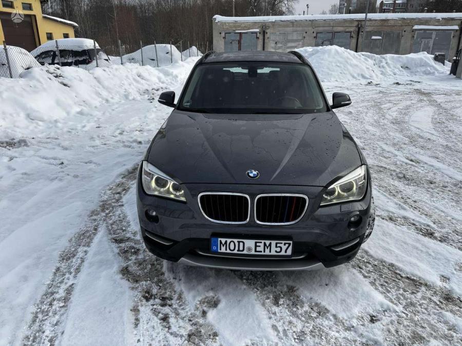 Grey BMW X1 2012 in Panevezys, with an engine capacity of 2.00 L and mileage of 245 thousand km for 8450 €, photo 2 on AUTOMOTO.COM.LV