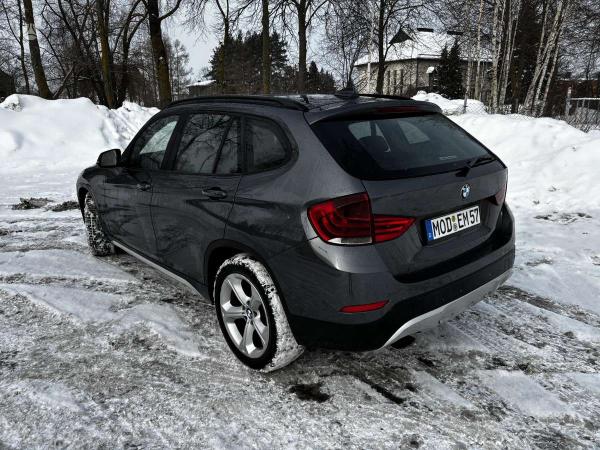 Pelēks BMW X1 2012 Panevēža, ar dzinēja tilpumu 2.00 L un nobraukumu 245 tūkst. km par 8450 €, foto 4 vietnē AUTOMOTO.COM.LV