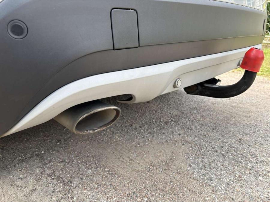 Grey BMW X1 2012 in Kaunas, with an engine capacity of 2.00 L and mileage of 160 thousand km for 6500 €, photo 8 on AUTOMOTO.COM.LV