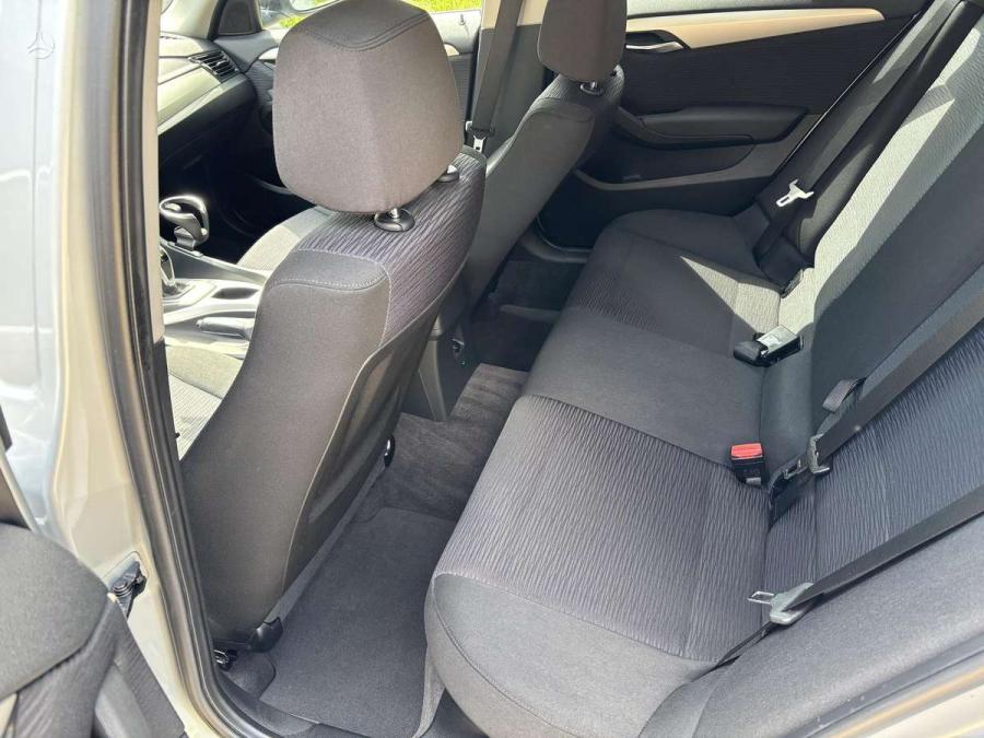 Grey BMW X1 2012 in Kaunas, with an engine capacity of 2.00 L and mileage of 160 thousand km for 6500 €, photo 11 on AUTOMOTO.COM.LV