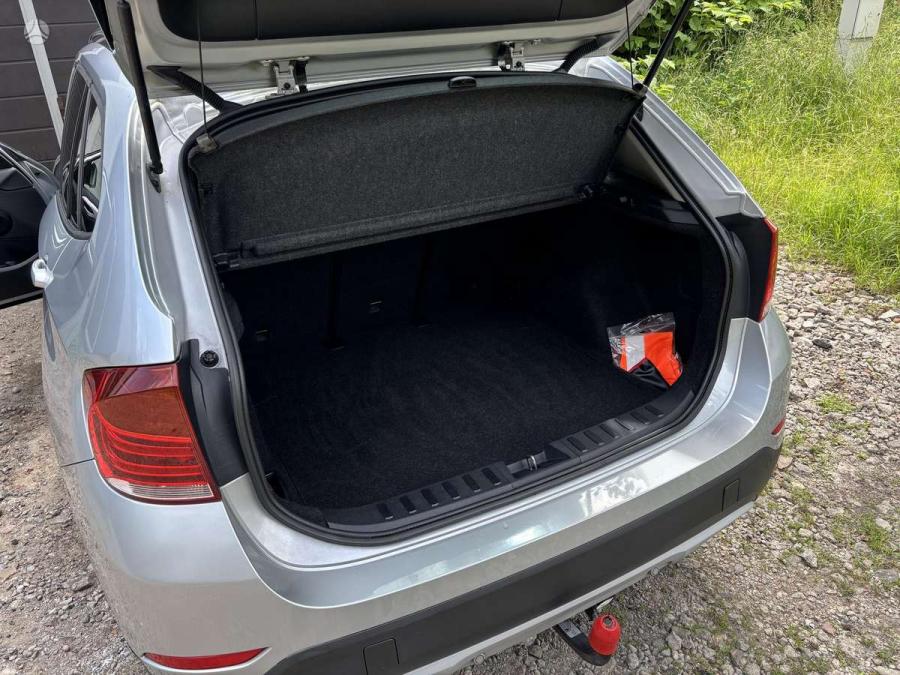 Grey BMW X1 2012 in Kaunas, with an engine capacity of 2.00 L and mileage of 160 thousand km for 6500 €, photo 12 on AUTOMOTO.COM.LV