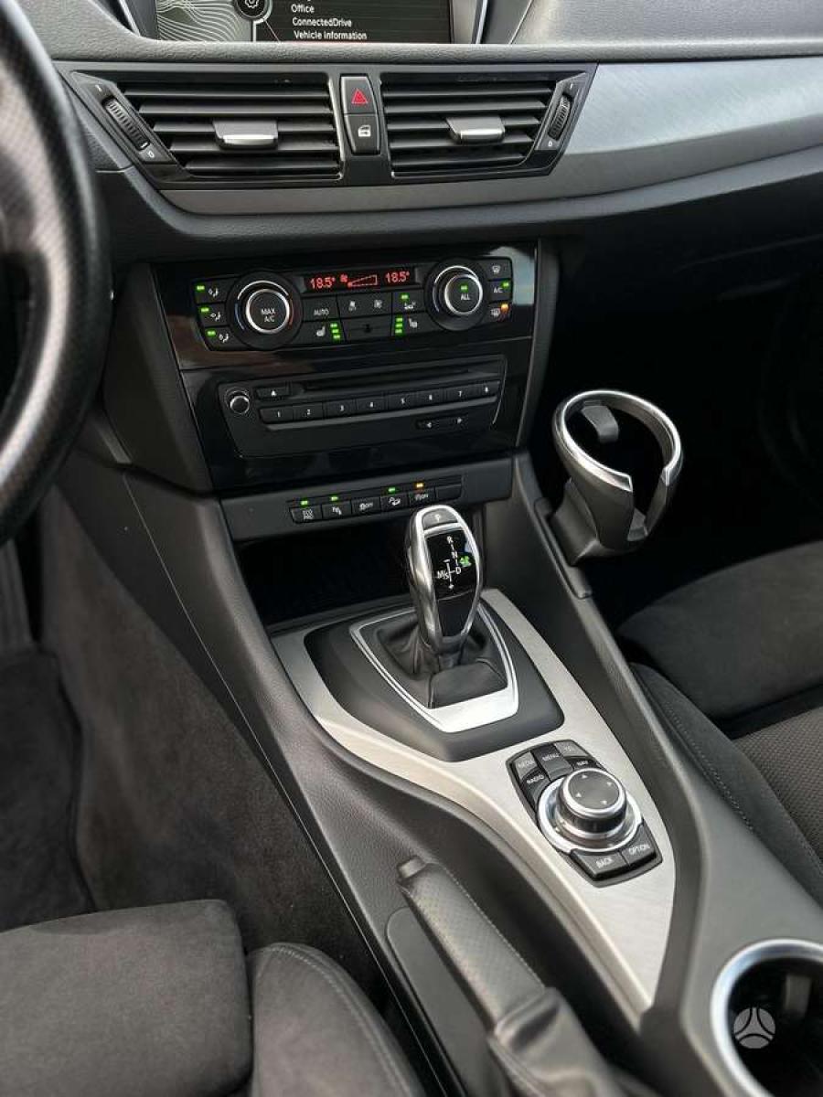 Grey BMW X1 2012 in Kaunas, with an engine capacity of 2.00 L and mileage of 391 thousand km for 9500 €, photo 26 on AUTOMOTO.COM.LV