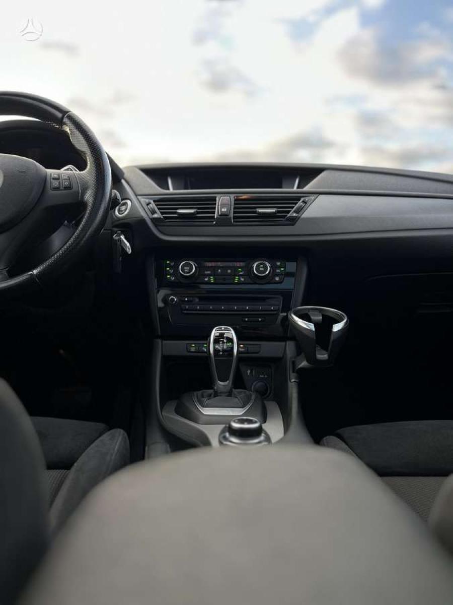 Grey BMW X1 2012 in Kaunas, with an engine capacity of 2.00 L and mileage of 391 thousand km for 9500 €, photo 30 on AUTOMOTO.COM.LV