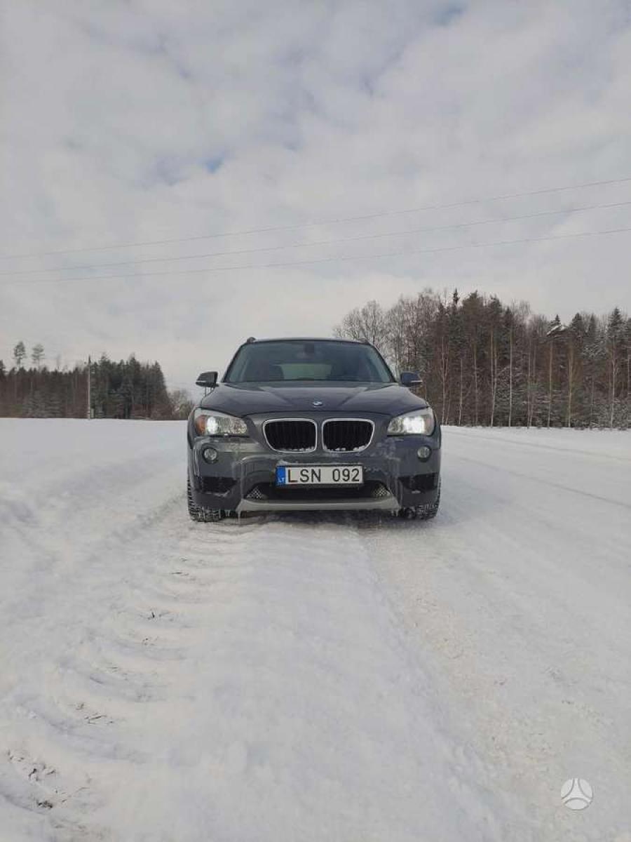 Grey BMW X1 2013 in Taurage, with an engine capacity of 2.00 L and mileage of 246 thousand km for 6200 €, photo 1 on AUTOMOTO.COM.LV