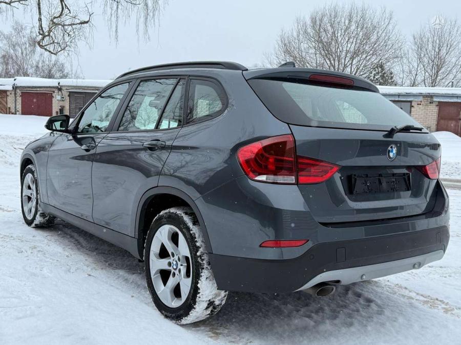 Grey BMW X1 2013 in Utena, with an engine capacity of 2.00 L and mileage of 218 thousand km for 8550 €, photo 6 on AUTOMOTO.COM.LV