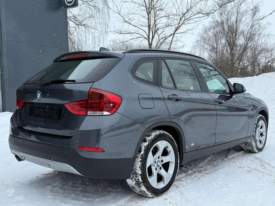 Grey BMW X1 2013 in Utena, with an engine capacity of 2.00 L and mileage of 218 thousand km for 8550 €, photo 7 on AUTOMOTO.COM.LV