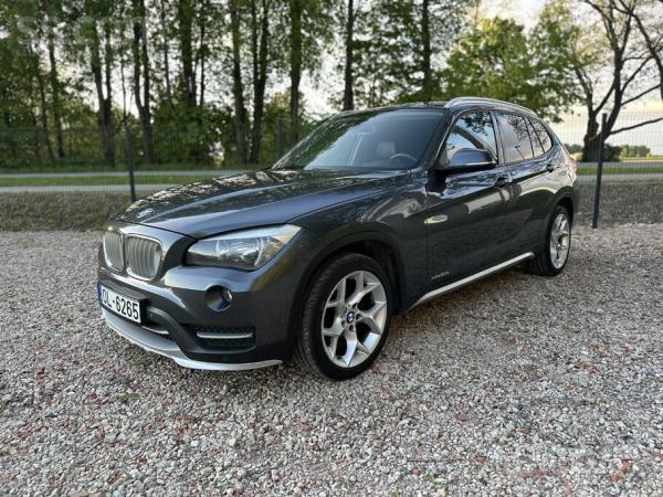 Pelēks BMW X1 2013 Cēsis, ar dzinēja tilpumu 2.00 L un nobraukumu 0 tūkst. km par 9400 €, foto 1 vietnē AUTOMOTO.COM.LV