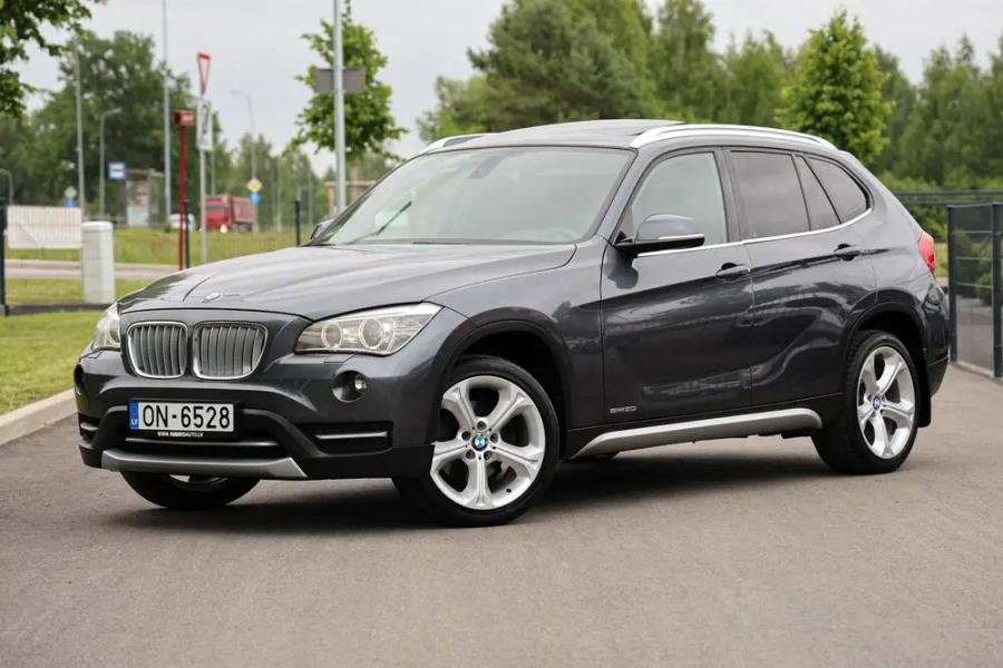 Pelēks BMW X1 2013 Jelgava, ar dzinēja tilpumu 2.00 L un nobraukumu 250 tūkst. km par 9990 €, foto 1 vietnē AUTOMOTO.COM.LV