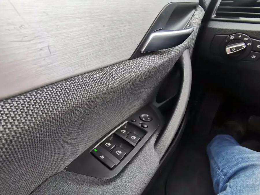 Grey BMW X1 2013 in Kuldiga, with an engine capacity of 2.00 L and mileage of 216 thousand km for 8800 €, photo 18 on AUTOMOTO.COM.LV