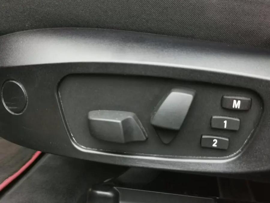 Grey BMW X1 2013 in Kuldiga, with an engine capacity of 2.00 L and mileage of 281 thousand km for 8400 €, photo 11 on AUTOMOTO.COM.LV