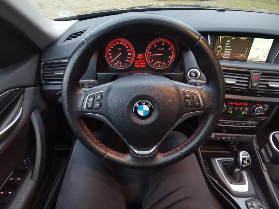 Grey BMW X1 2013 in Kuldiga, with an engine capacity of 2.00 L and mileage of 281 thousand km for 8400 €, photo 13 on AUTOMOTO.COM.LV
