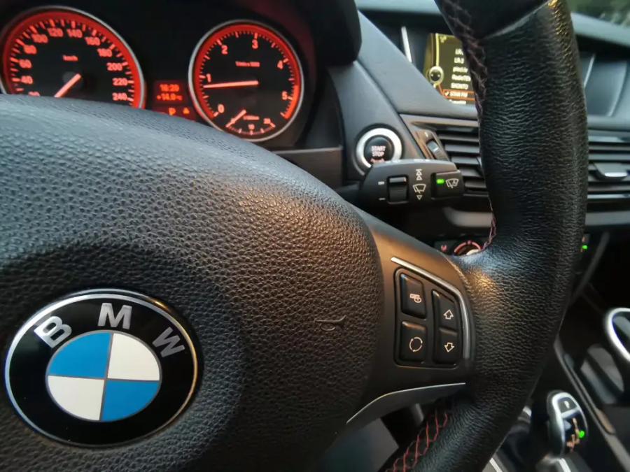 Grey BMW X1 2013 in Kuldiga, with an engine capacity of 2.00 L and mileage of 281 thousand km for 8400 €, photo 17 on AUTOMOTO.COM.LV