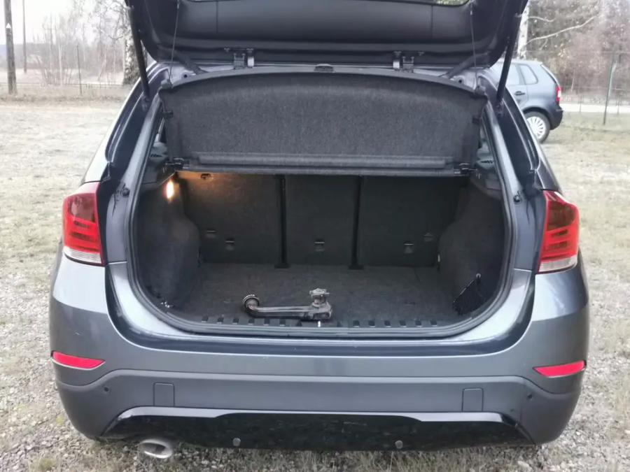Grey BMW X1 2013 in Kuldiga, with an engine capacity of 2.00 L and mileage of 281 thousand km for 8400 €, photo 24 on AUTOMOTO.COM.LV