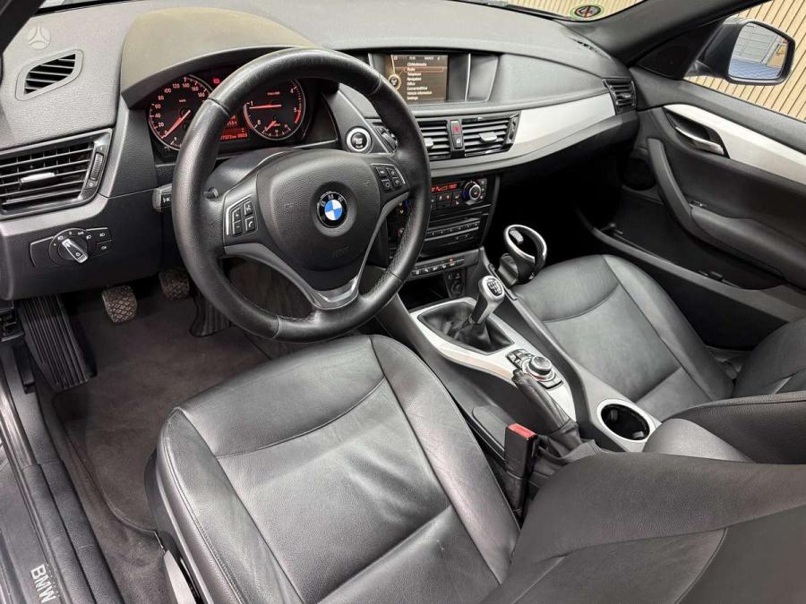Pelēks BMW X1 2013 Marijampole, ar dzinēja tilpumu 2.00 L un nobraukumu 277 tūkst. km par 7400 €, foto 3 vietnē AUTOMOTO.COM.LV