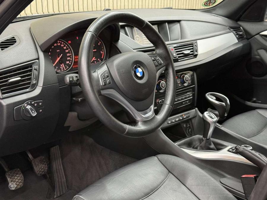 Pelēks BMW X1 2013 Marijampole, ar dzinēja tilpumu 2.00 L un nobraukumu 277 tūkst. km par 7400 €, foto 23 vietnē AUTOMOTO.COM.LV