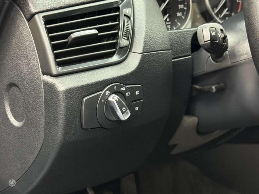 Pelēks BMW X1 2013 Marijampole, ar dzinēja tilpumu 2.00 L un nobraukumu 277 tūkst. km par 7400 €, foto 25 vietnē AUTOMOTO.COM.LV