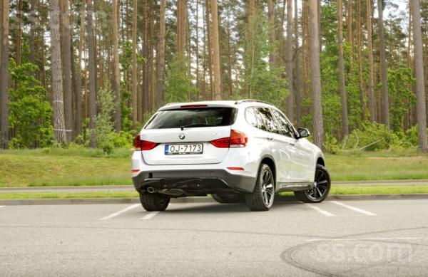 Grey BMW X1 2013 in Riga, with an engine capacity of 2.00 L and mileage of 275 thousand km for 6590 €, photo 5 on AUTOMOTO.COM.LV