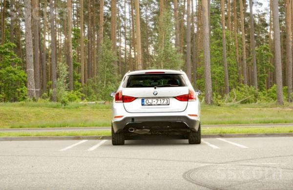 Grey BMW X1 2013 in Riga, with an engine capacity of 2.00 L and mileage of 275 thousand km for 6590 €, photo 6 on AUTOMOTO.COM.LV