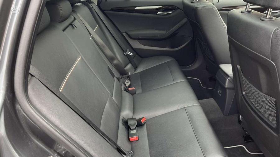 Grey BMW X1 2013 in Marijampole, with an engine capacity of 2.00 L and mileage of 367 thousand km for 7990 €, photo 16 on AUTOMOTO.COM.LV