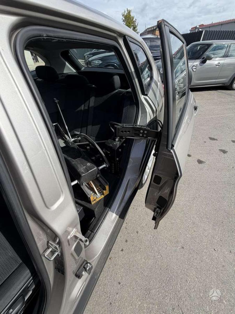 Grey BMW X1 2013 in Siauliai, with an engine capacity of 2.00 L and mileage of 95 thousand km for 6800 €, photo 21 on AUTOMOTO.COM.LV