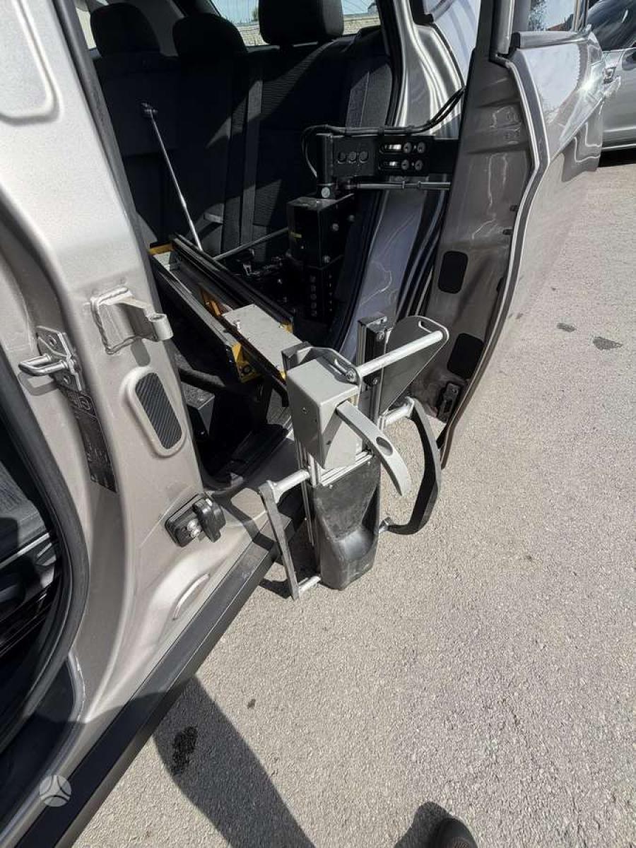 Grey BMW X1 2013 in Siauliai, with an engine capacity of 2.00 L and mileage of 95 thousand km for 6800 €, photo 25 on AUTOMOTO.COM.LV