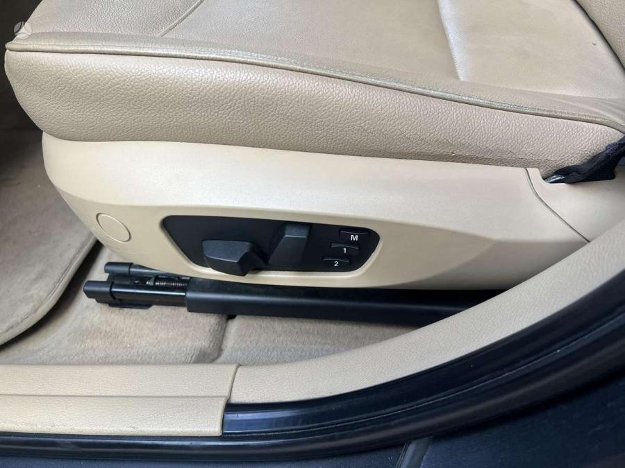Grey BMW X1 2013 in Alytus, with an engine capacity of 2.00 L and mileage of 167 thousand km for 6950 €, photo 15 on AUTOMOTO.COM.LV