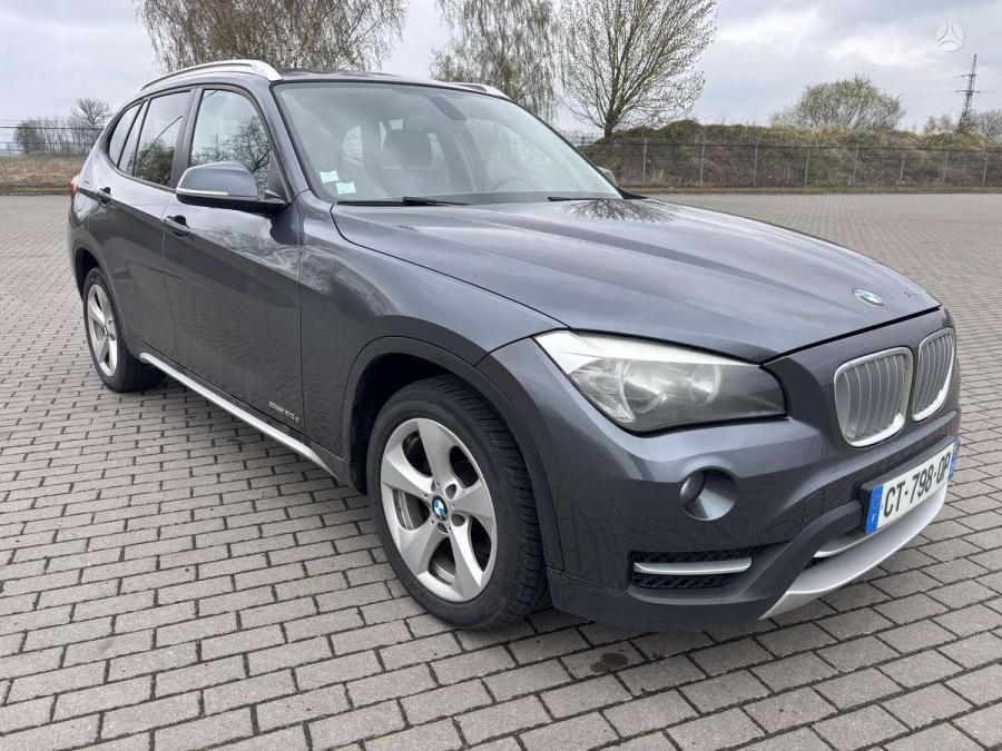 Grey BMW X1 2013 in Marijampole, with an engine capacity of 2.00 L and mileage of 231 thousand km for 5700 €, photo 4 on AUTOMOTO.COM.LV