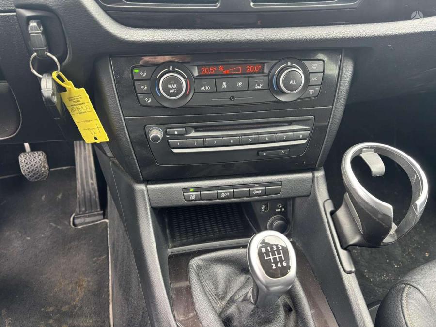 Grey BMW X1 2013 in Marijampole, with an engine capacity of 2.00 L and mileage of 231 thousand km for 5700 €, photo 13 on AUTOMOTO.COM.LV