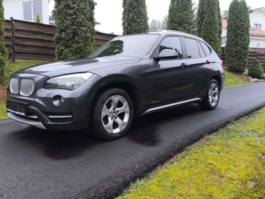 Grey BMW X1 2014 in Utena, with an engine capacity of 2.00 L and mileage of 263 thousand km for 8400 €, photo 2 on AUTOMOTO.COM.LV