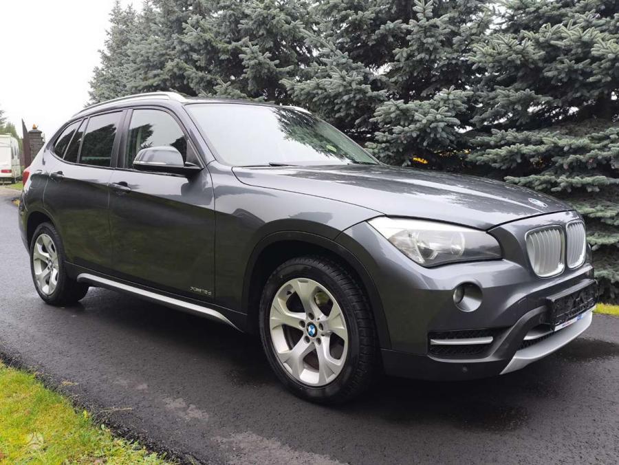 Grey BMW X1 2014 in Utena, with an engine capacity of 2.00 L and mileage of 263 thousand km for 8400 €, photo 3 on AUTOMOTO.COM.LV