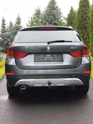 Grey BMW X1 2014 in Utena, with an engine capacity of 2.00 L and mileage of 263 thousand km for 8400 €, photo 4 on AUTOMOTO.COM.LV