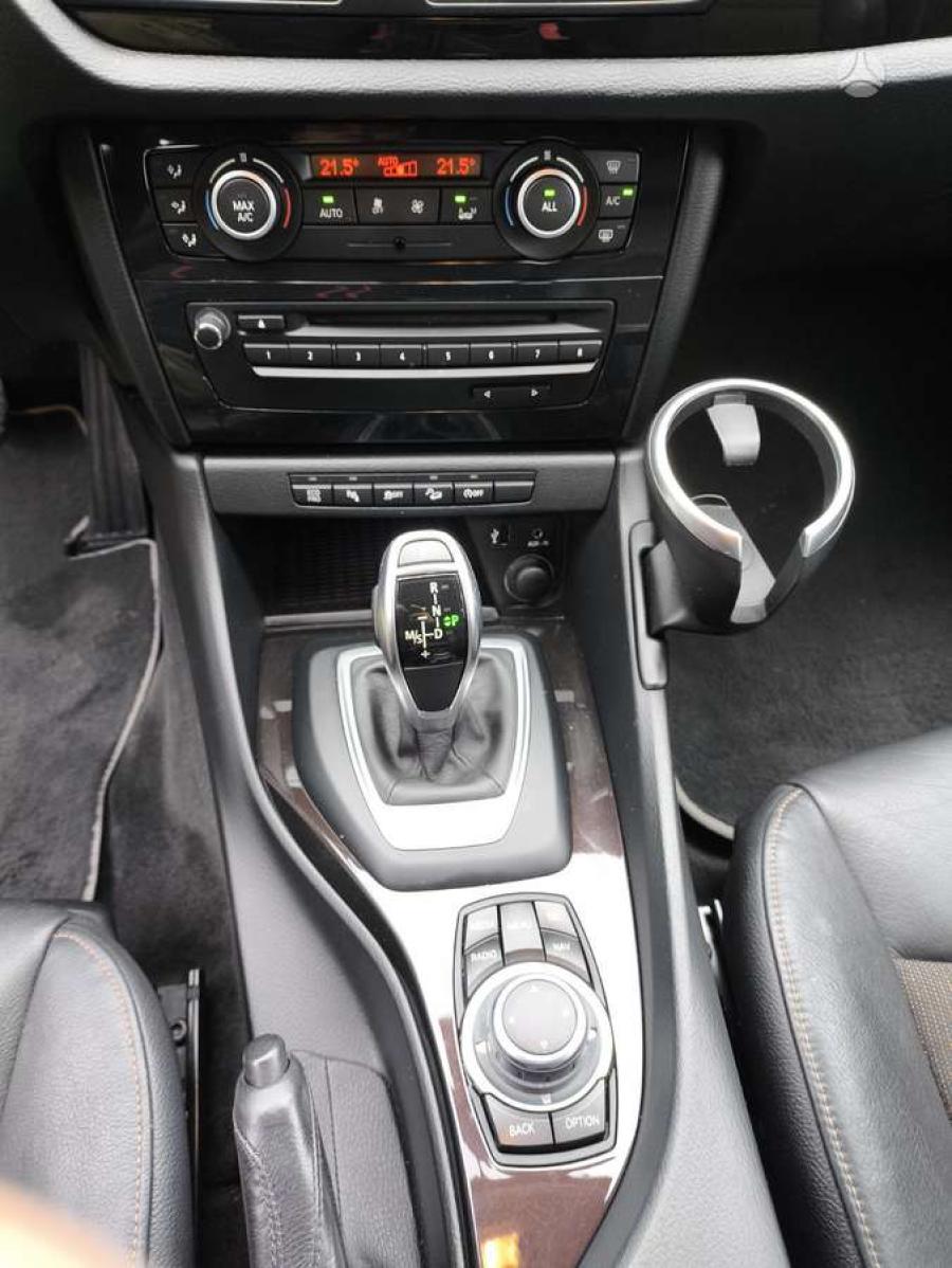 Grey BMW X1 2014 in Utena, with an engine capacity of 2.00 L and mileage of 263 thousand km for 8400 €, photo 10 on AUTOMOTO.COM.LV