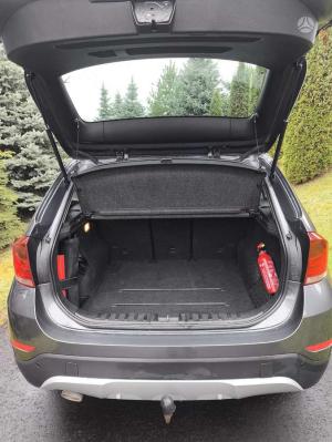 Grey BMW X1 2014 in Utena, with an engine capacity of 2.00 L and mileage of 263 thousand km for 8400 €, photo 11 on AUTOMOTO.COM.LV
