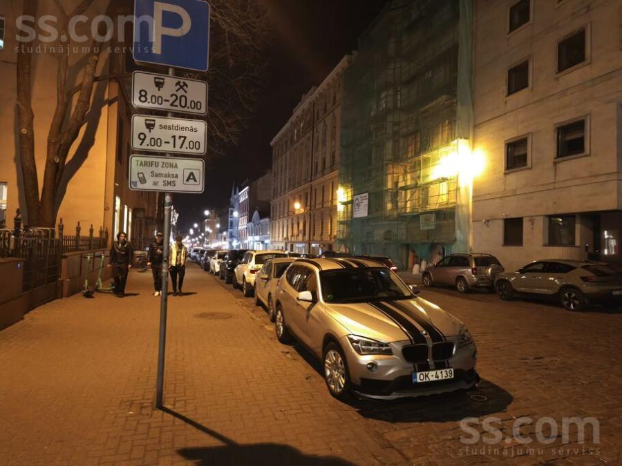 Grey BMW X1 2014 in Riga, with an engine capacity of 2.00 L and mileage of 202 thousand km for 9369 €, photo 12 on AUTOMOTO.COM.LV