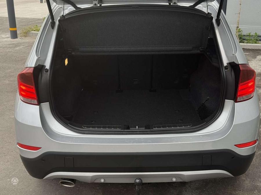 Grey BMW X1 2014 in Utena, with an engine capacity of 0.00 L and mileage of 290 thousand km for 8350 €, photo 22 on AUTOMOTO.COM.LV