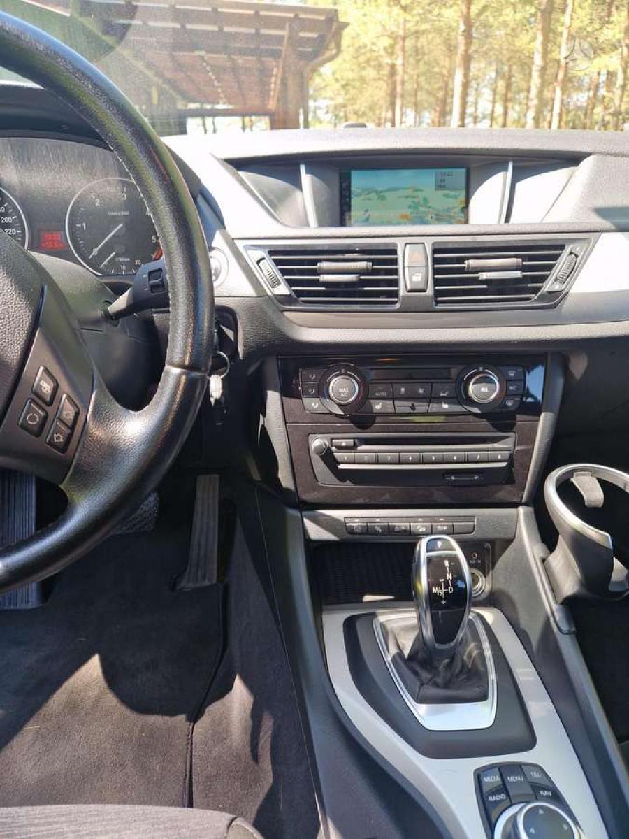 Grey BMW X1 2014 in Moletai, with an engine capacity of 2.00 L and mileage of 230 thousand km for 7400 €, photo 13 on AUTOMOTO.COM.LV