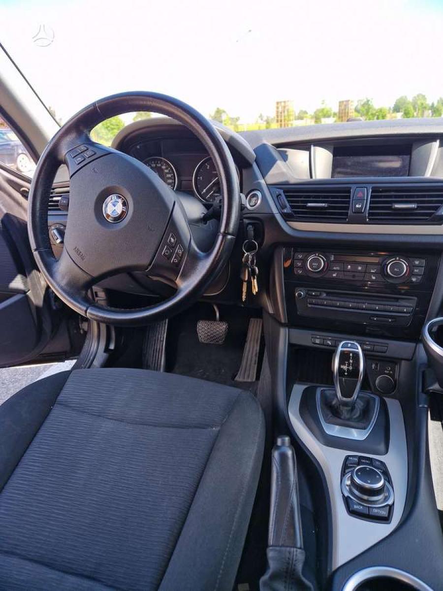 Grey BMW X1 2014 in Moletai, with an engine capacity of 2.00 L and mileage of 230 thousand km for 7400 €, photo 15 on AUTOMOTO.COM.LV