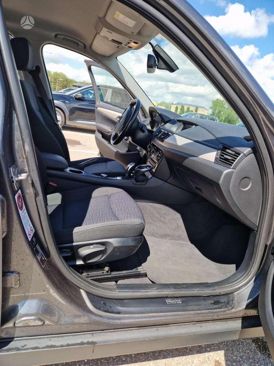 Grey BMW X1 2014 in Moletai, with an engine capacity of 2.00 L and mileage of 230 thousand km for 7400 €, photo 16 on AUTOMOTO.COM.LV