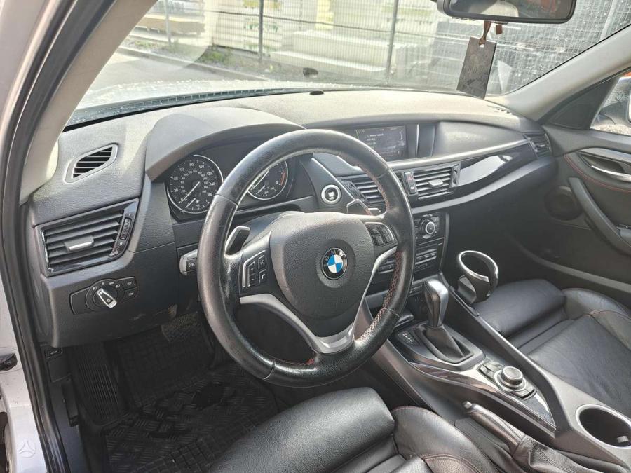 Pelēks BMW X1 2014 Panevēža, ar dzinēja tilpumu 3.00 L un nobraukumu 169 tūkst. km par 6900 €, foto 13 vietnē AUTOMOTO.COM.LV