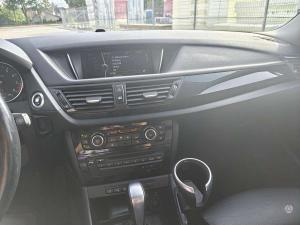 Pelēks BMW X1 2014 Panevēža, ar dzinēja tilpumu 3.00 L un nobraukumu 169 tūkst. km par 6900 €, foto 20 vietnē AUTOMOTO.COM.LV