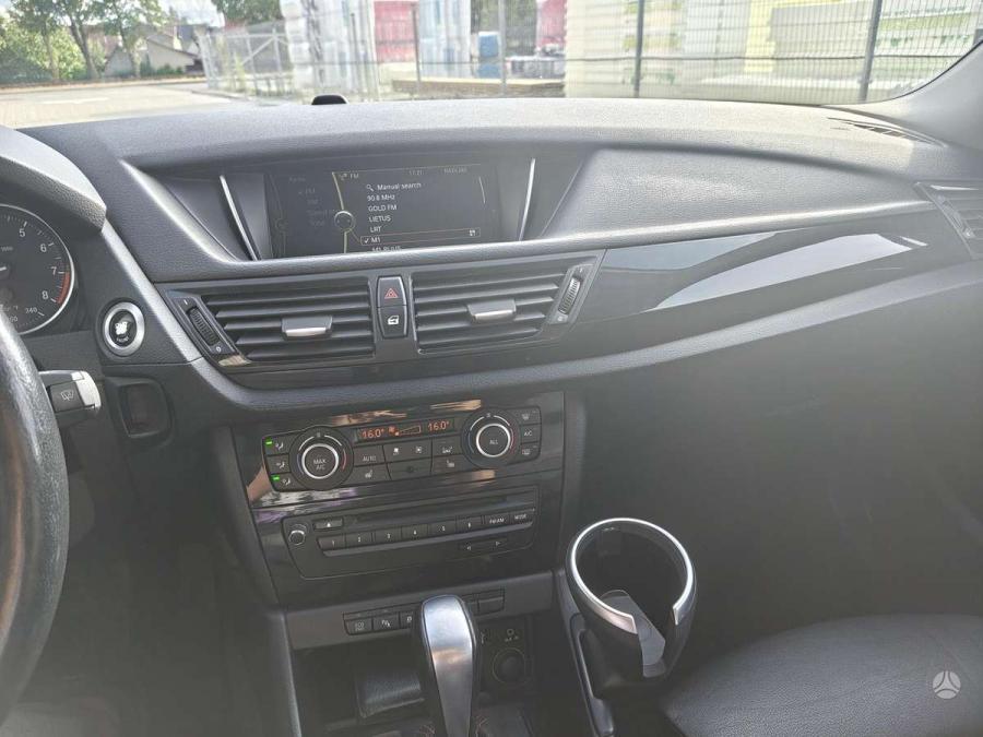 Pelēks BMW X1 2014 Panevēža, ar dzinēja tilpumu 3.00 L un nobraukumu 169 tūkst. km par 6900 €, foto 20 vietnē AUTOMOTO.COM.LV