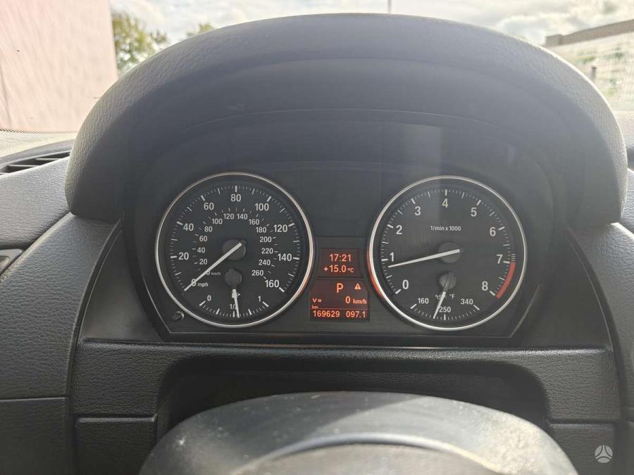 Pelēks BMW X1 2014 Panevēža, ar dzinēja tilpumu 3.00 L un nobraukumu 169 tūkst. km par 6900 €, foto 21 vietnē AUTOMOTO.COM.LV