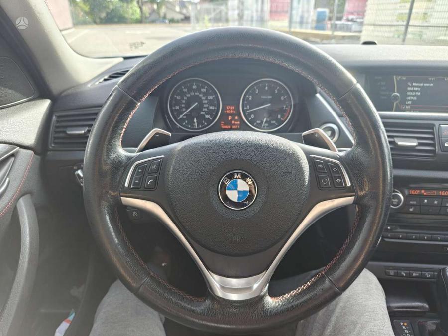Pelēks BMW X1 2014 Panevēža, ar dzinēja tilpumu 3.00 L un nobraukumu 169 tūkst. km par 6900 €, foto 22 vietnē AUTOMOTO.COM.LV